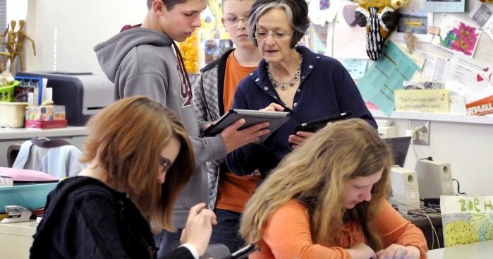 MCPS students learn how to create art on iPads