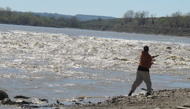 Yellowstone dam headgate leaves intake irrigators high and dry