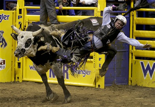 Tuf Cooper takes tie-down roping lead | Rodeo | missoulian.com