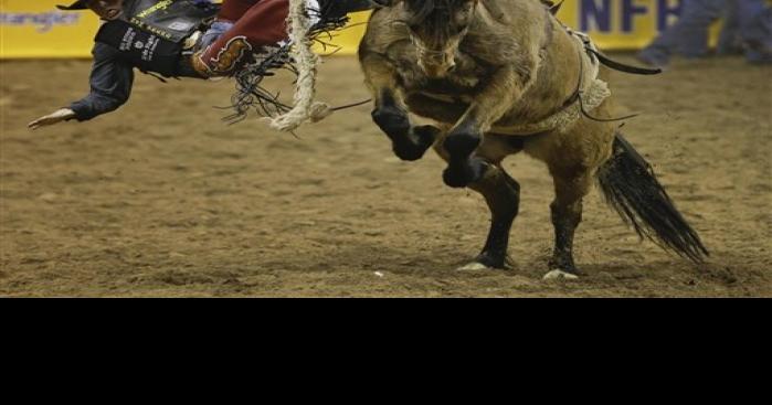 Tuf Cooper takes tie-down roping lead
