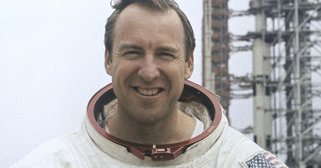 Apollo 13 moon mission leader James Lovell dies at 97 | News ...