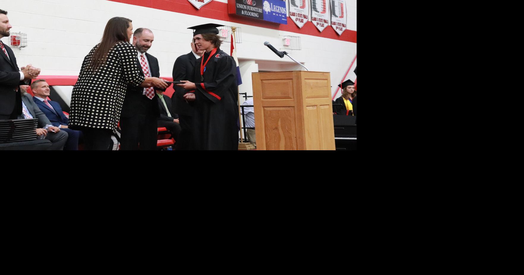 PHOTO GALLERY: 224 Wildcats graduate | Gallery | missourian.com