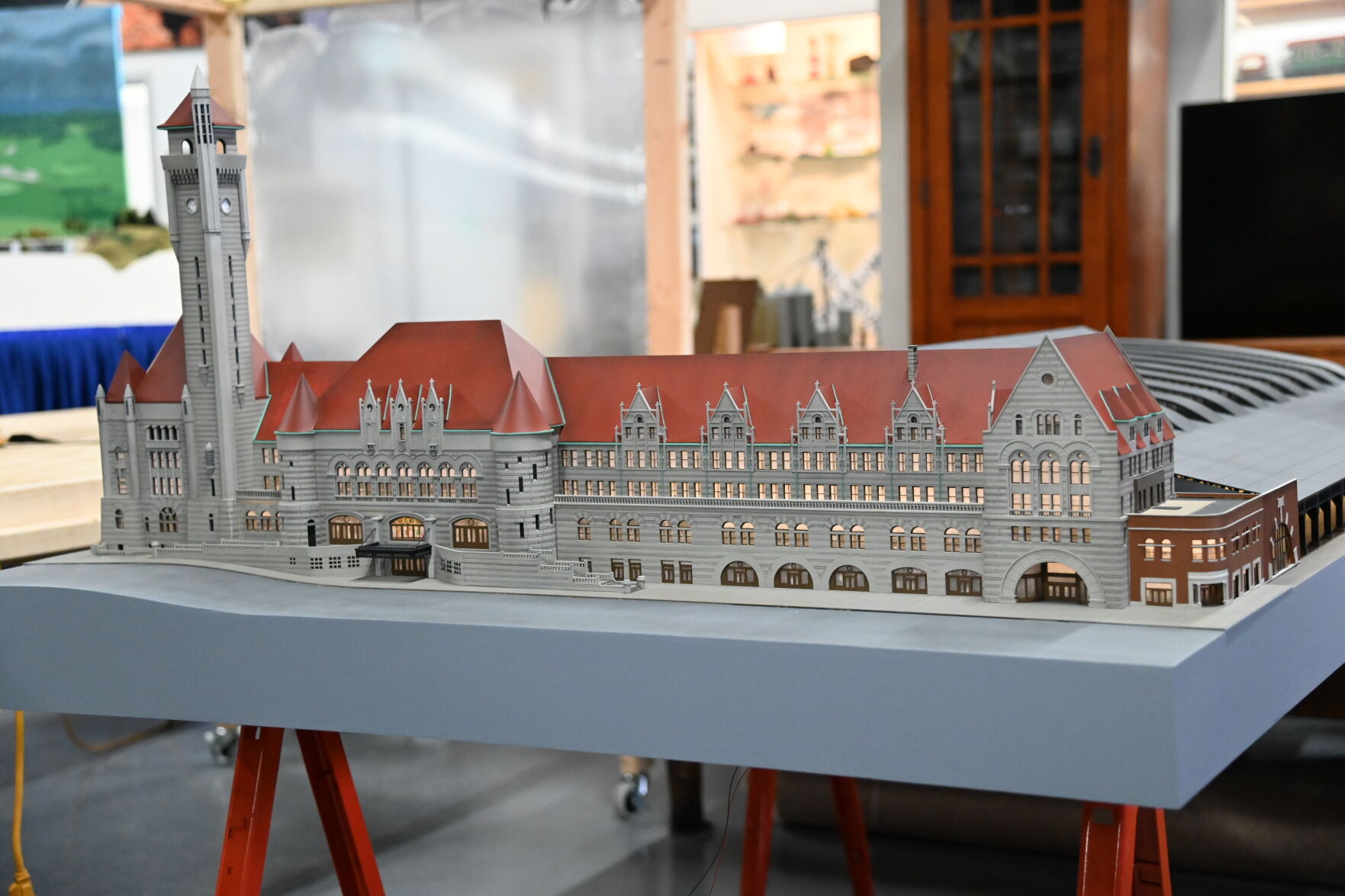 PHOTO GALLERY: St. Louis Union Station model rolls into Iron Spike ...