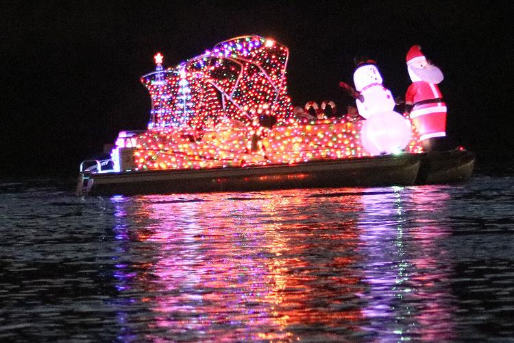 Christmas on the Colorado floats holiday light parade | News ...
