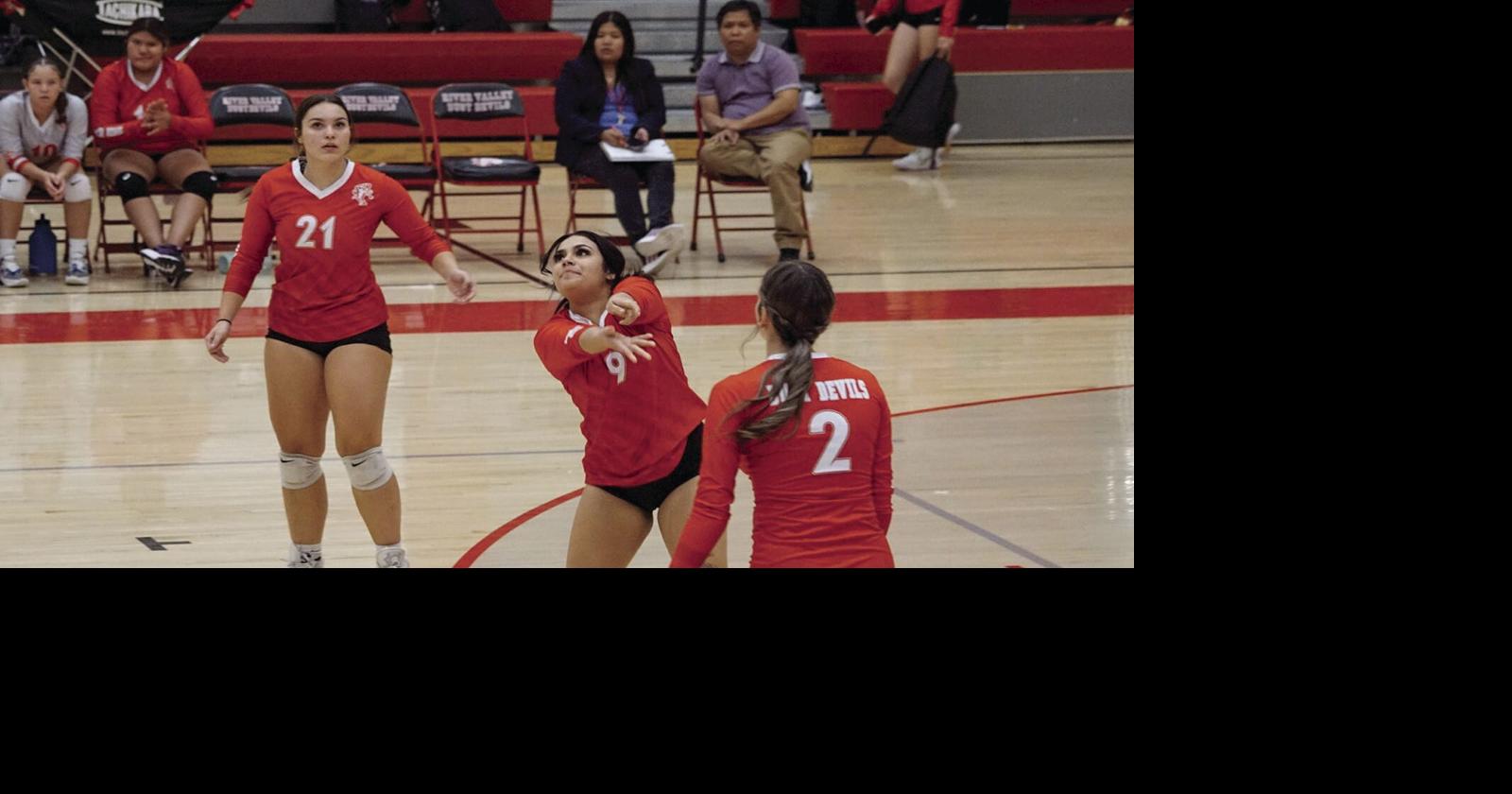 RVHS volleyball finishes season with loss | News | mohavedailynews.com