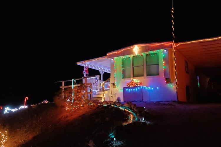 Photos: Christmas Lights on El Paso Road | | mohavedailynews.com