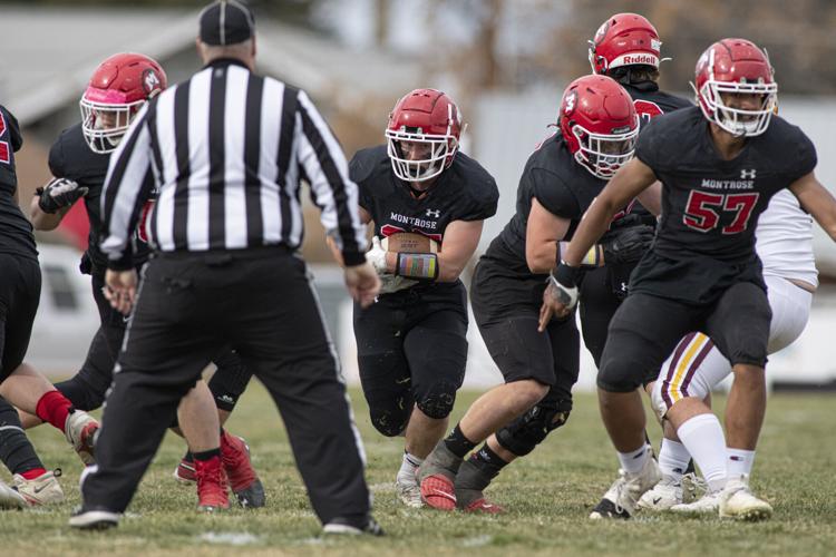 Red Hawks beat Windsor 26-7, advance to Class 4A semifinals | Local ...