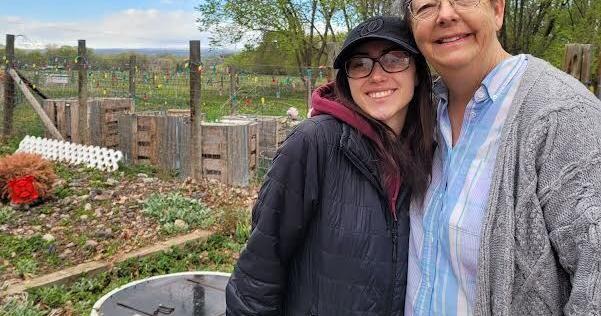 Helping a neighbor in need: Volunteers work for retired nurse | News ...