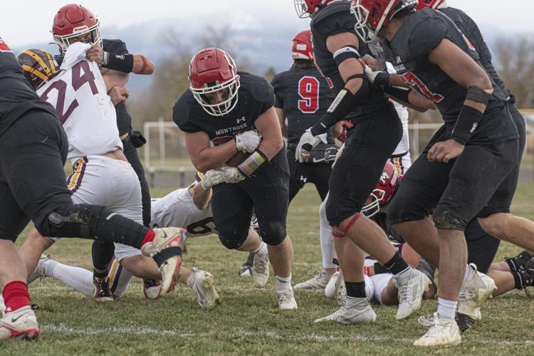 Red Hawks beat Windsor 26-7, advance to Class 4A semifinals | Local ...