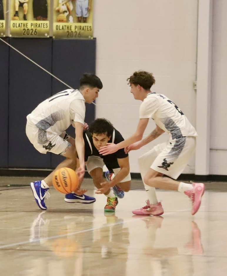 Pirates boys notch basketball wins | Local Sports News | montrosepress.com