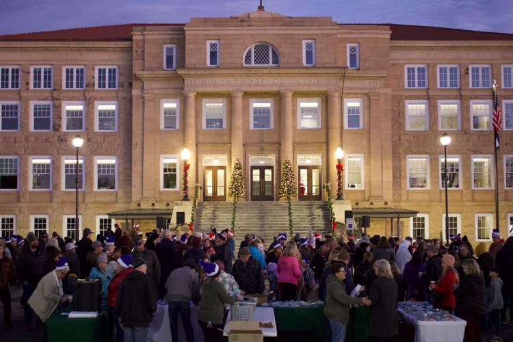 Montrose is getting merry: Tree lighting kicks off holiday season ...