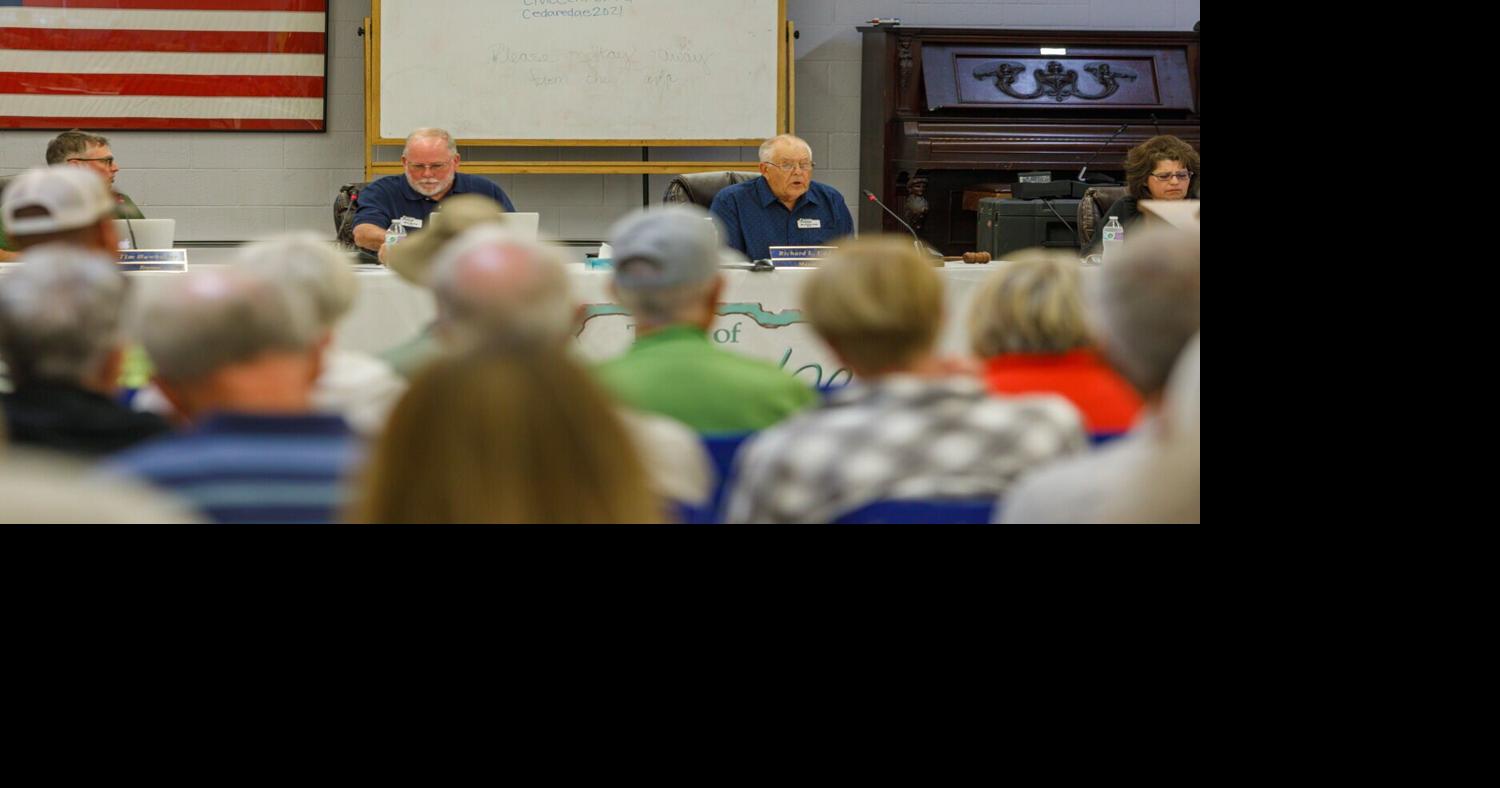 Cedaredge’s packed golf course meeting focuses on constructive comments ...