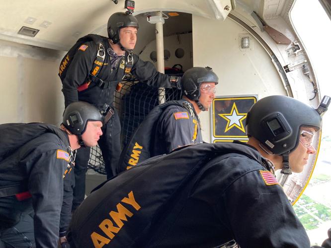 FOCUS: The Golden Knights Army parachute jumping team | Focus ...