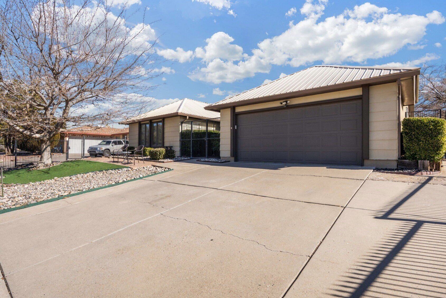 ‘Breaking Bad’ home price sliced: TV house on market for $400,000 ...