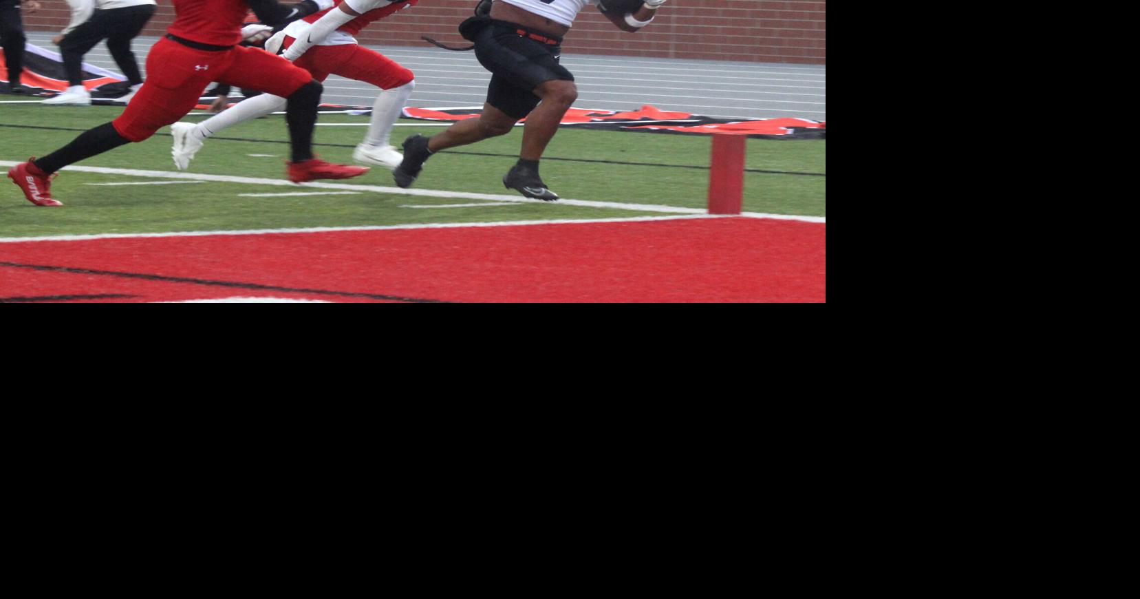 Demons run past Dawgs in 51-6 blowout | Sports | moorenews.com