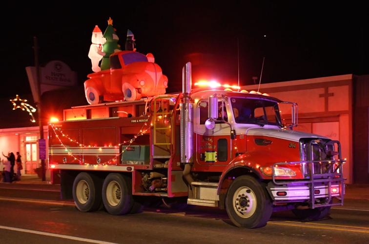 Sunray gets in the holiday spirit with Christmas Lights Parade | News ...
