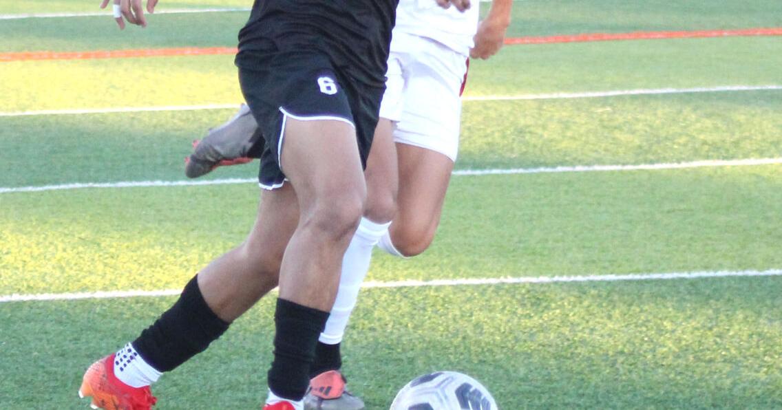 Demon soccer remains perfect in district | Sports | moorenews.com