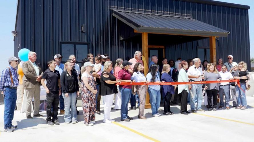 PCS officially opens new building in Dumas; honors two local men for ...