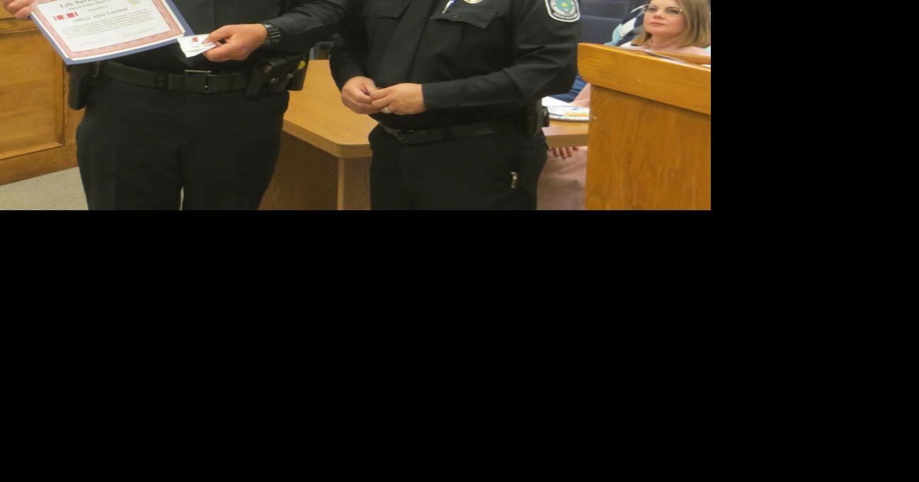 Dumas police officers receive Life Saving Awards | News | moorenews.com