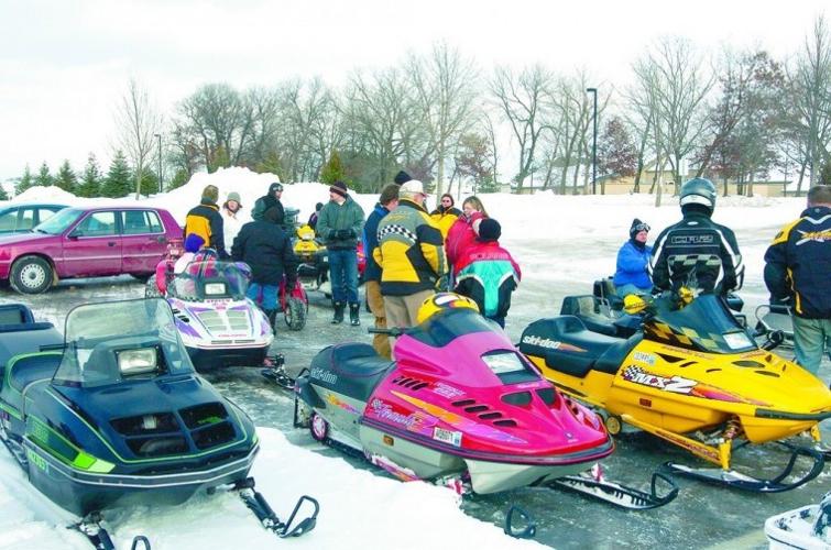 Isanti parade welcomes new year | | moraminn.com