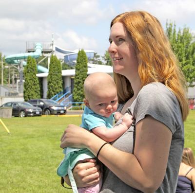 Breastfeeding conflict prompts pool nurse-in | News | moraminn.com