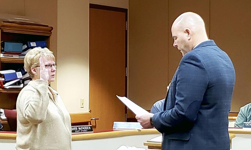 New, returning county officials take oaths of office | News | moraminn.com