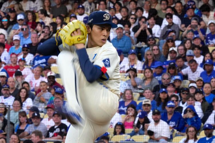 Phillies rally past the Dodgers 4-3 on Edmundo Sosa's homer in 8th ...