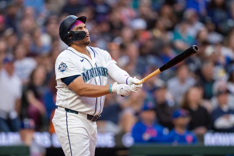 Mariners' Josh Naylor gets a day off to rest after having back spasms ...