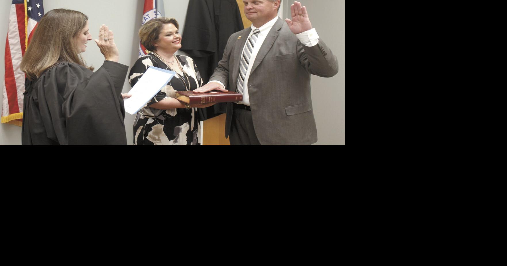 Attorney Patrick Caver sworn in as Courtland’s Municipal Judge | News ...