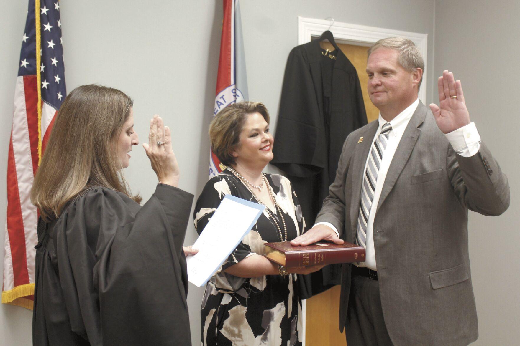 Attorney Patrick Caver sworn in as Courtland’s Municipal Judge | News ...