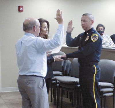Police Chief Craig Knight sworn in | News | moultonadvertiser.com