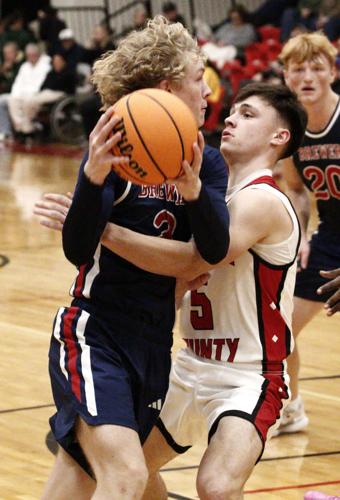 Lawrence County storms back to top Brewer | Sports | moultonadvertiser.com