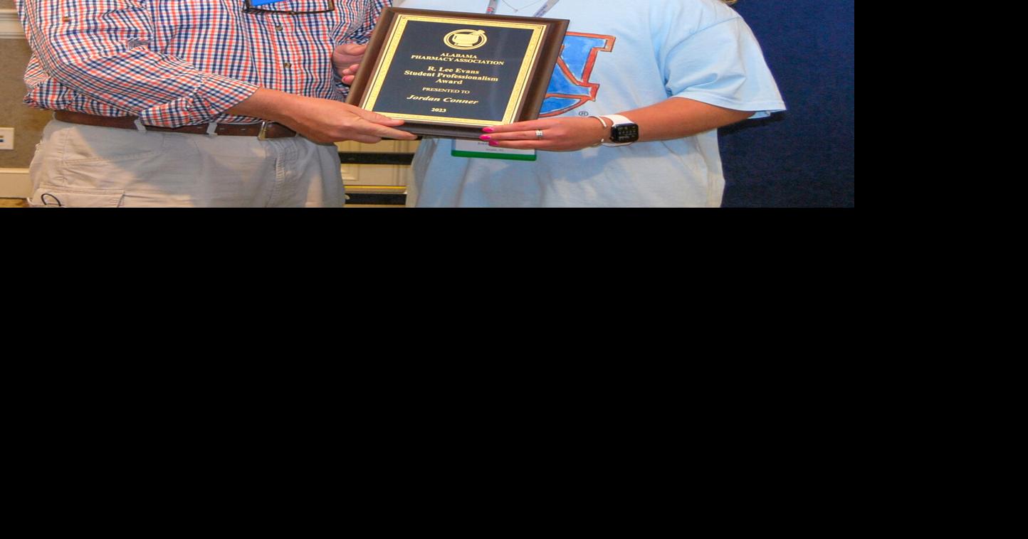 Jordan Conner receives the 2023 R. Lee Evans Student Professionalism ...