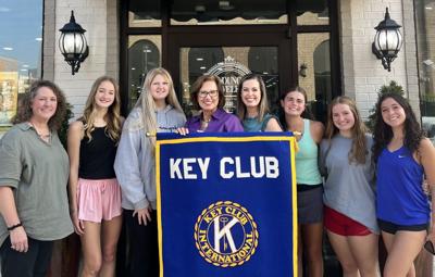 Jasper High Key Club receives donation | News | mountaineagle.com