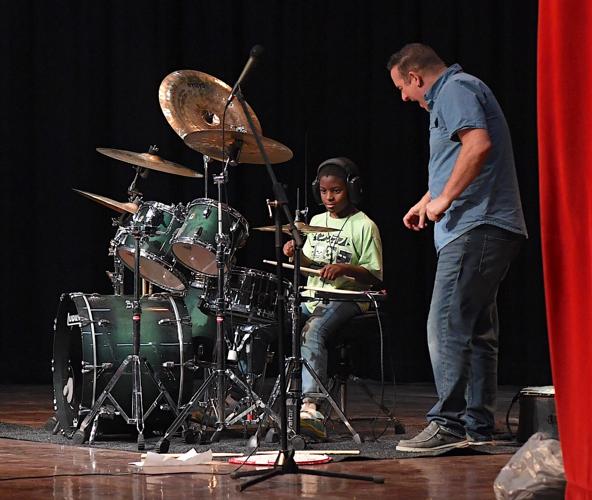 Rascal Flatts drummer works with Maddox students | News | mountaineagle.com