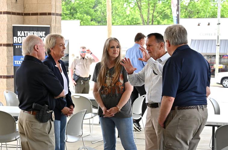Many attend 'Back the Blue Cookout' in Jasper | News | mountaineagle.com