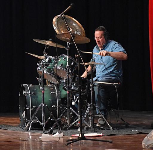 Rascal Flatts drummer works with Maddox students | News | mountaineagle.com