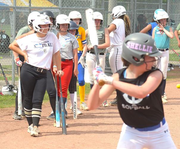 Sides, Horton host softball camp | Sports | mountaineagle.com