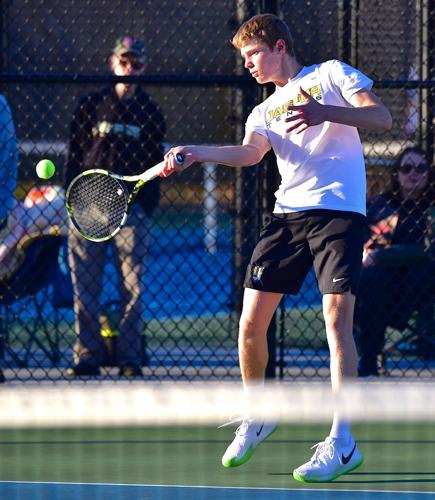 Jasper tennis teams split matches in opener | Sports | mountaineagle.com