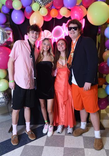 JHS cheerleaders host 'Tacky Prom' | News | mountaineagle.com