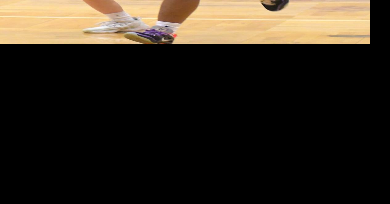 Dora picks up sweep Curry | Sports | mountaineagle.com