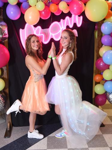 JHS cheerleaders host 'Tacky Prom' | News | mountaineagle.com