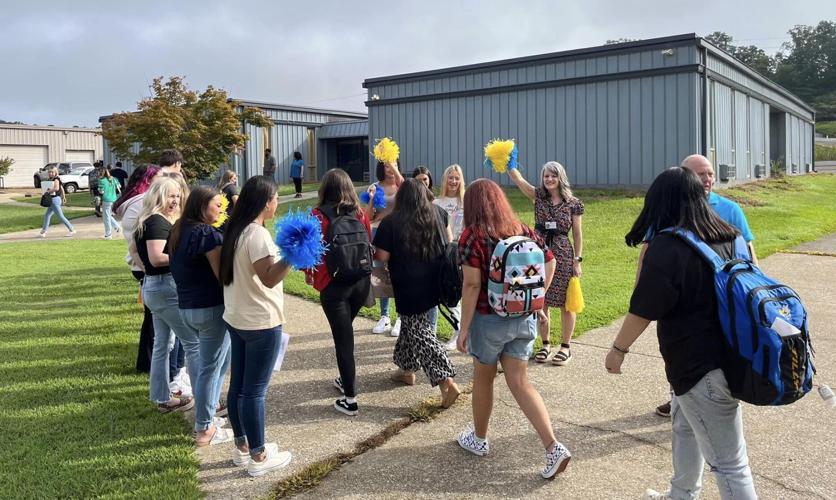 Students receive 'warm welcome' at WCCT | News | mountaineagle.com