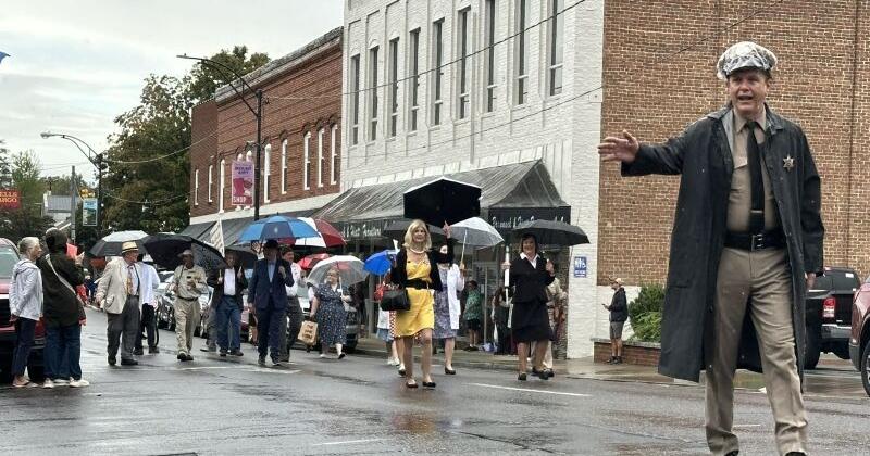 Nostalgia triumphs over drizzle at Mayberry Days Parade | News ...