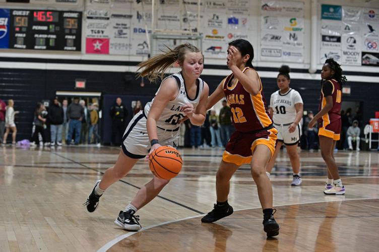 Sauras surge in second half to down Bears | Sports | mtairynews.com