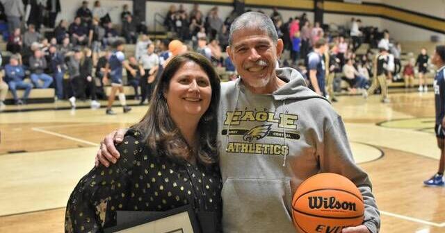 Holt recognized for 200th career win | Sports | mtairynews.com