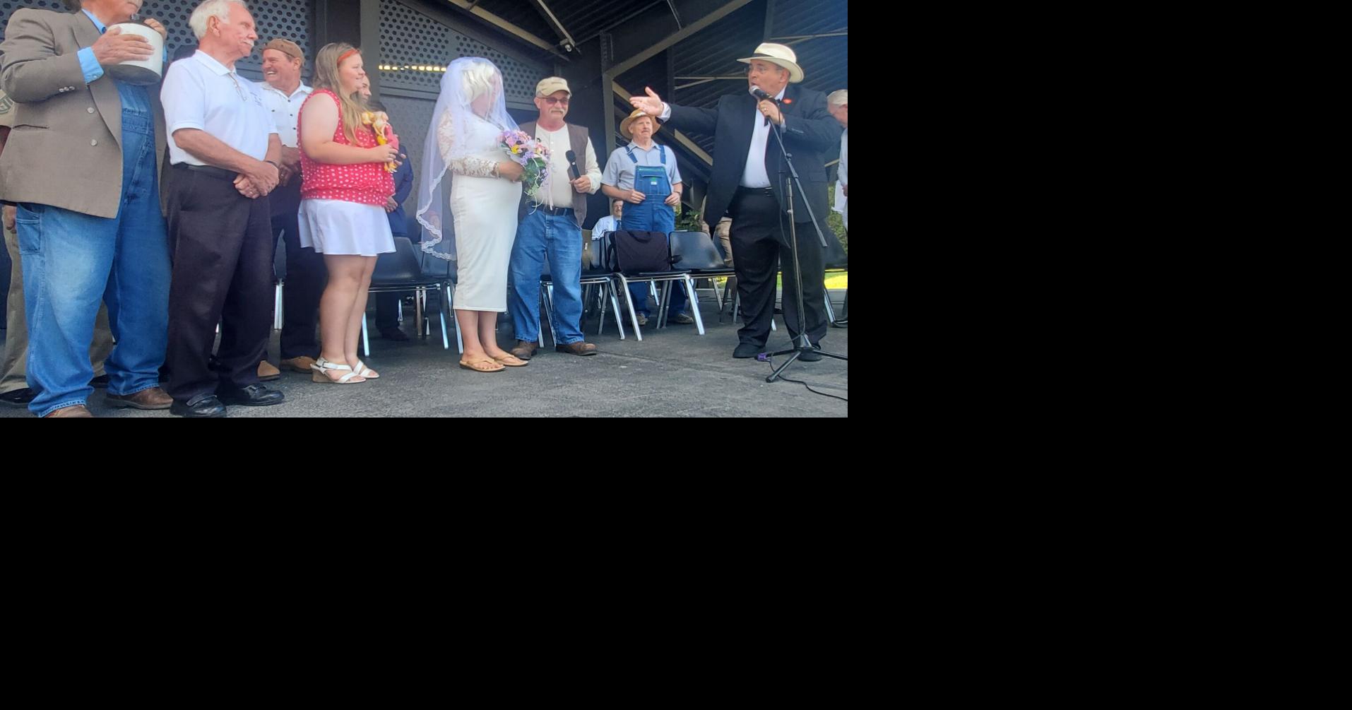 A Mayberry wedding: Dressed as Charlene and Ernest T, couple marries ...