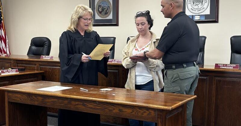 Dobson swears in Murphy as new Chief of Police | News | mtairynews.com