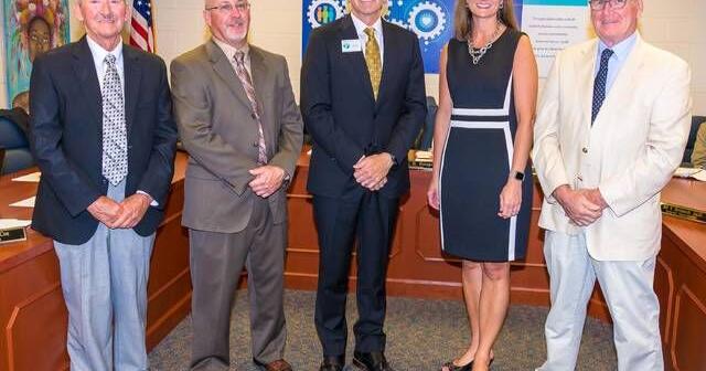 Reeves named top superintendent in region | Local News | mtairynews.com