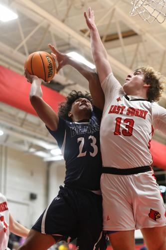 Bears' Hill hits buzzer beater to top Cards 62-60 | Sports | mtairynews.com